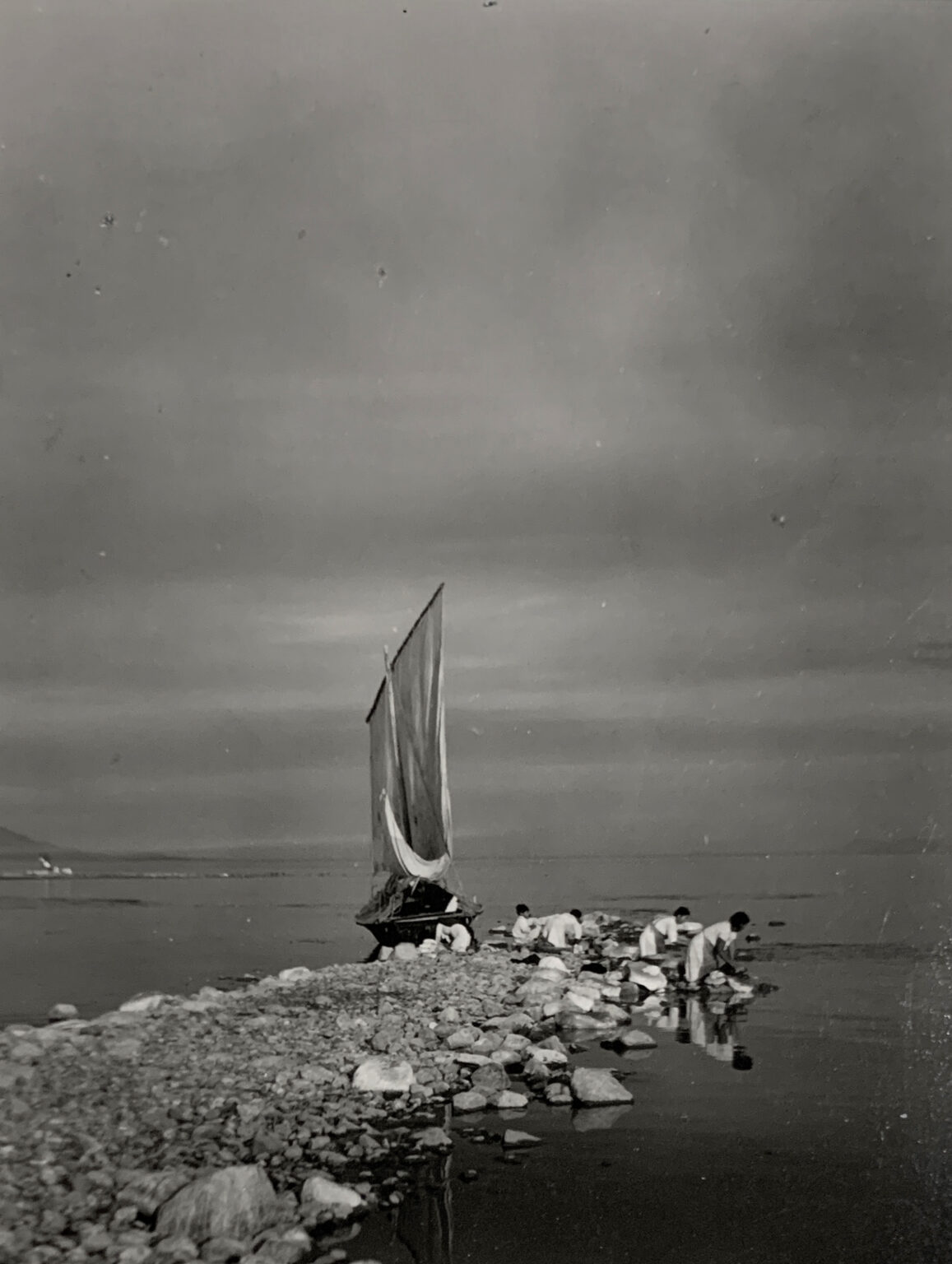 ERNEST KNEE, Washing Cloths, Lake Chapala, Jalisco, Mexico